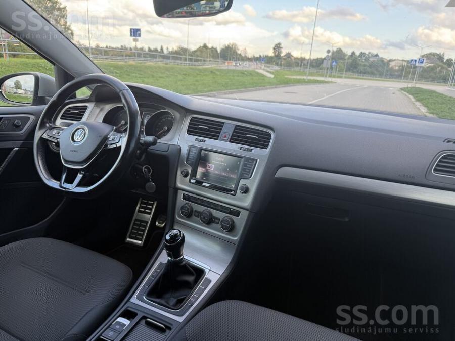 Grey Volkswagen Golf 2016 in Rezekne, with an engine capacity of 1.60 L and mileage of 176 thousand km for 6790 €, photo 11 on AUTOMOTO.COM.LV