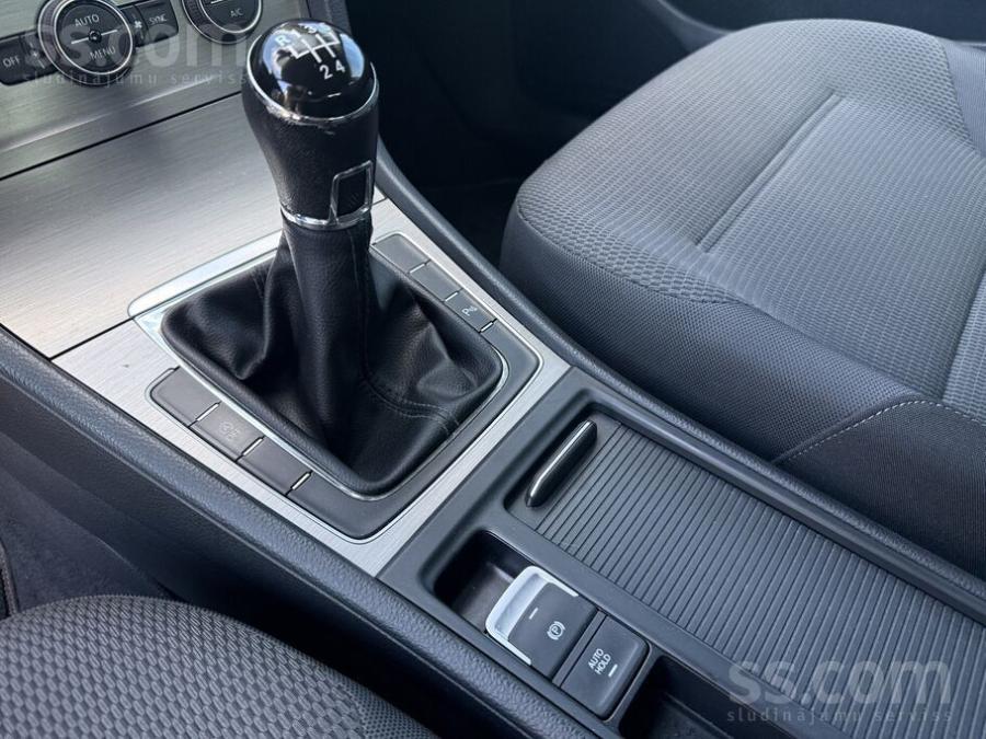 Grey Volkswagen Golf 2016 in Rezekne, with an engine capacity of 1.60 L and mileage of 176 thousand km for 6790 €, photo 17 on AUTOMOTO.COM.LV