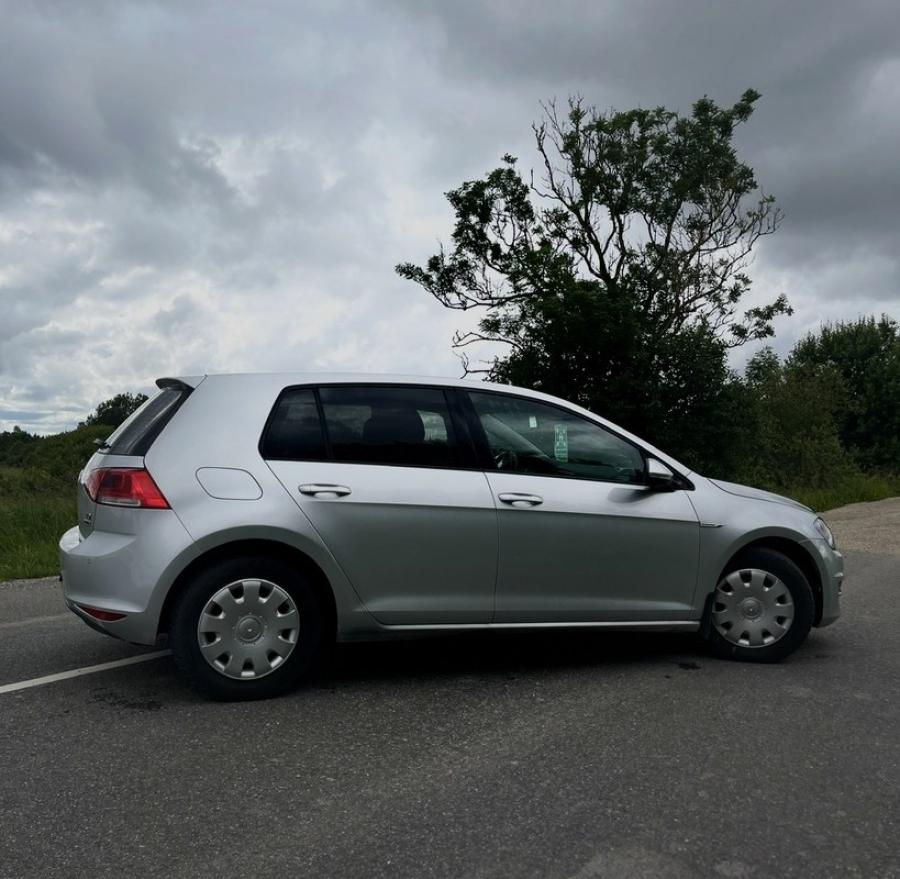 Pelēks Volkswagen Golf 2016 Tallina, ar dzinēja tilpumu 1.40 L un nobraukumu 195 tūkst. km par 8000 €, foto 14 vietnē AUTOMOTO.COM.LV