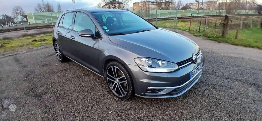 Pelēks Volkswagen Golf 2017 Tauragė, ar dzinēja tilpumu 1.60 L un nobraukumu 127 tūkst. km par 10350 €, foto 2 vietnē AUTOMOTO.COM.LV