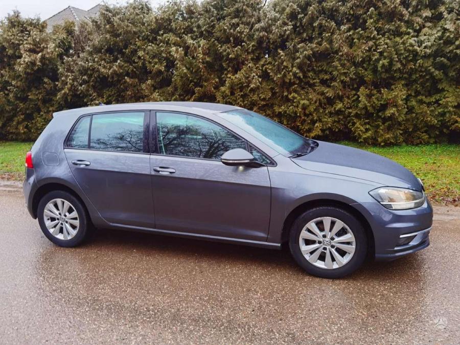 Grey Volkswagen Golf 2017 in Kaunas, with an engine capacity of 1.60 L and mileage of 175 thousand km for 5700 €, photo 3 on AUTOMOTO.COM.LV