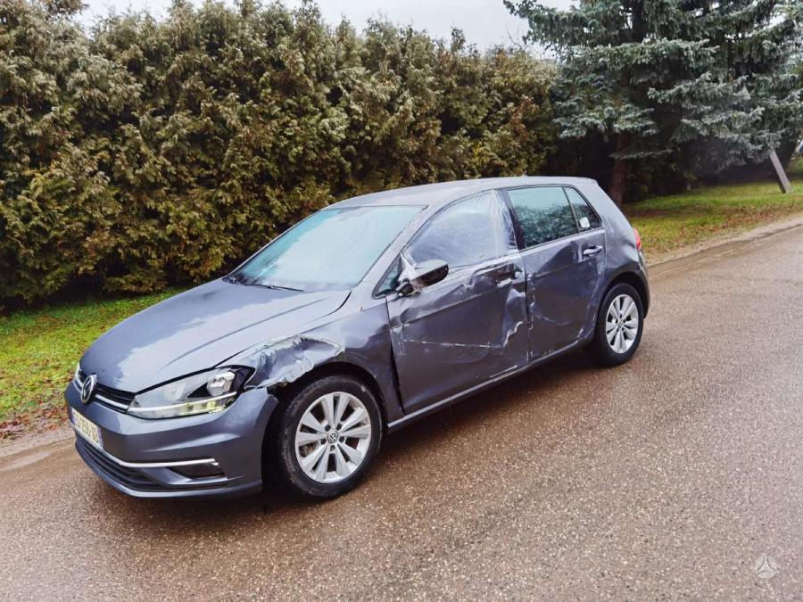 Grey Volkswagen Golf 2017 in Kaunas, with an engine capacity of 1.60 L and mileage of 175 thousand km for 5700 €, photo 10 on AUTOMOTO.COM.LV