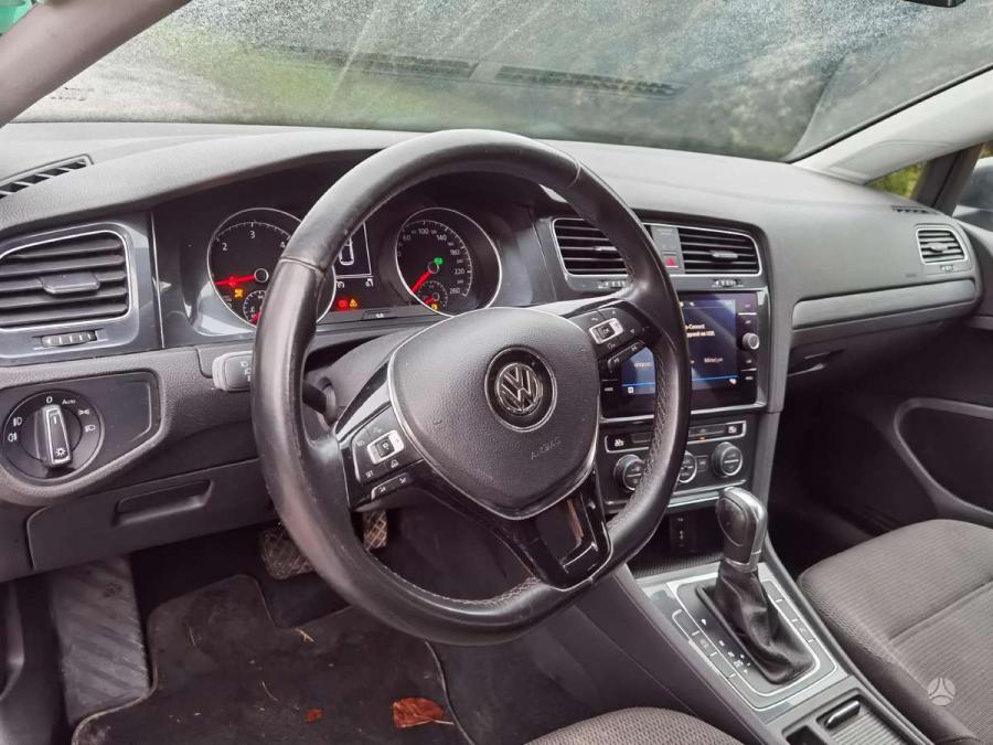 Grey Volkswagen Golf 2017 in Kaunas, with an engine capacity of 1.60 L and mileage of 175 thousand km for 5700 €, photo 15 on AUTOMOTO.COM.LV