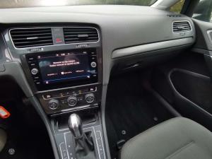 Grey Volkswagen Golf 2017 in Kaunas, with an engine capacity of 1.60 L and mileage of 175 thousand km for 5700 €, photo 18 on AUTOMOTO.COM.LV