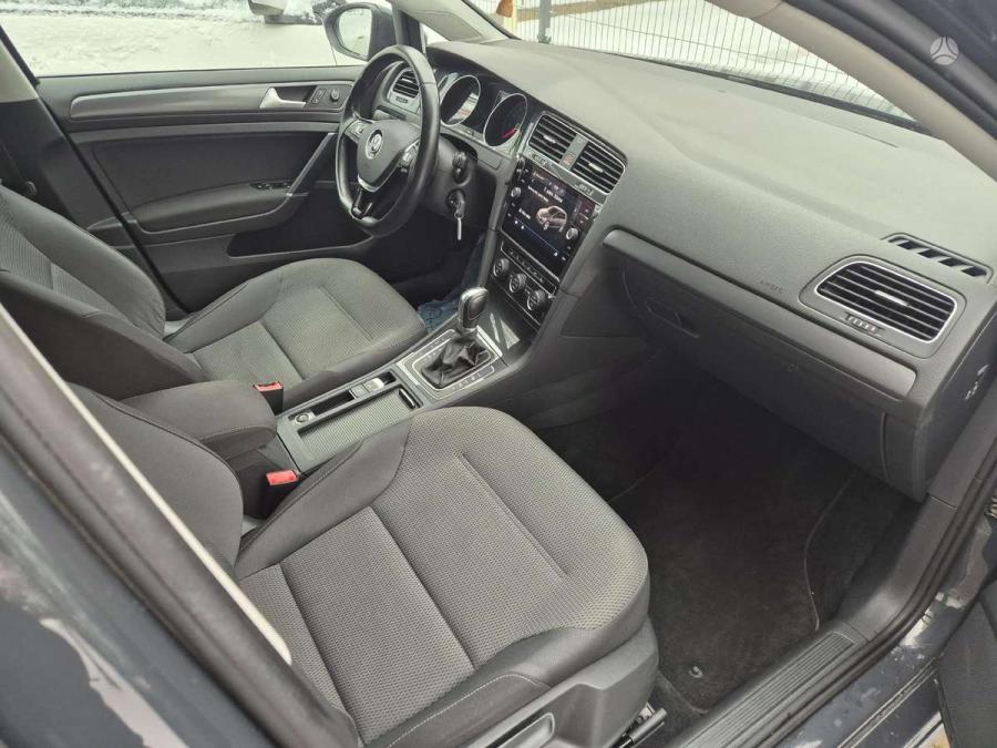 Grey Volkswagen Golf 2017 in Vilnius, with an engine capacity of 1.60 L and mileage of 154 thousand km for 10200 €, photo 9 on AUTOMOTO.COM.LV