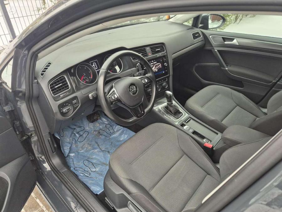 Grey Volkswagen Golf 2017 in Vilnius, with an engine capacity of 1.60 L and mileage of 154 thousand km for 10200 €, photo 16 on AUTOMOTO.COM.LV
