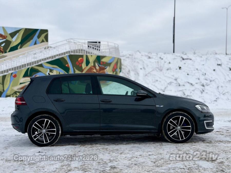 Grey Volkswagen Golf 2017 in Parnu, with an engine capacity of 1.40 L and mileage of 201 thousand km for 12500 €, photo 5 on AUTOMOTO.COM.LV