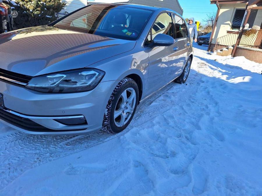 Grey Volkswagen Golf 2017 in Kaunas, with an engine capacity of 1.60 L and mileage of 143 thousand km for 10500 €, photo 2 on AUTOMOTO.COM.LV