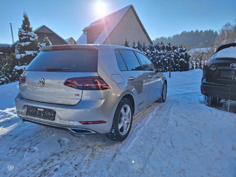 Grey Volkswagen Golf 2017 in Kaunas, with an engine capacity of 1.60 L and mileage of 143 thousand km for 10500 €, photo 3 on AUTOMOTO.COM.LV