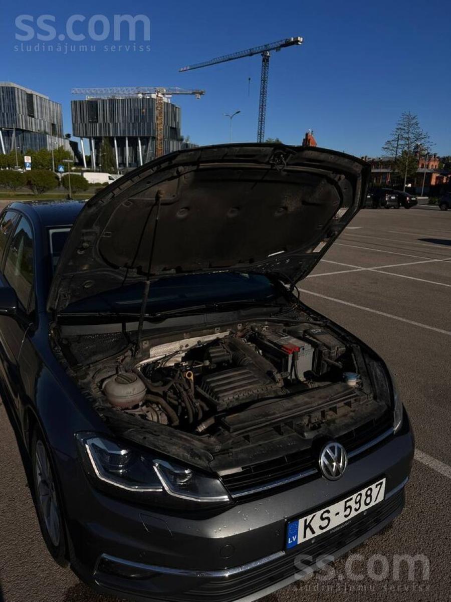 Grey Volkswagen Golf 2017 in Riga, with an engine capacity of 1.40 L and mileage of 207 thousand km for 11250 €, photo 7 on AUTOMOTO.COM.LV