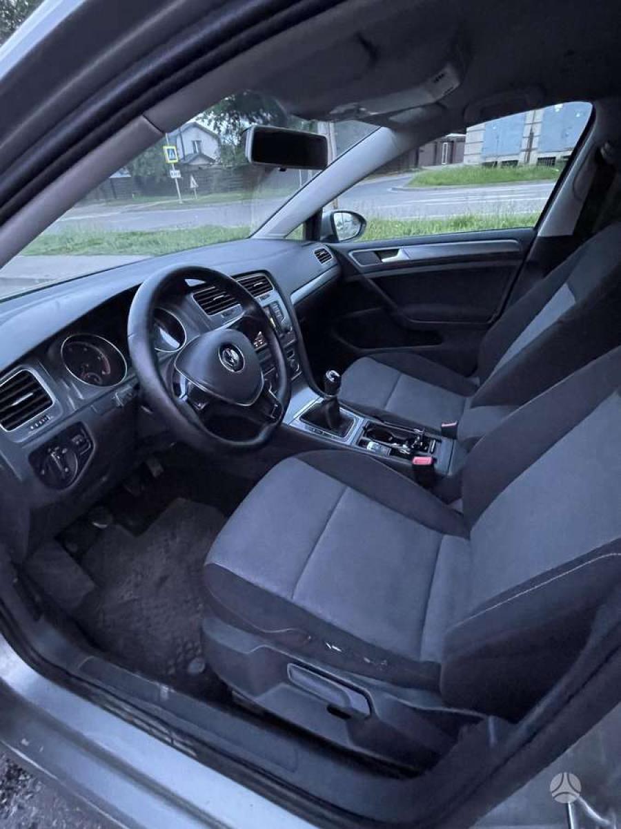 Grey Volkswagen Golf 2017 in Kaunas, with an engine capacity of 1.60 L and mileage of 520 thousand km for 3600 €, photo 8 on AUTOMOTO.COM.LV