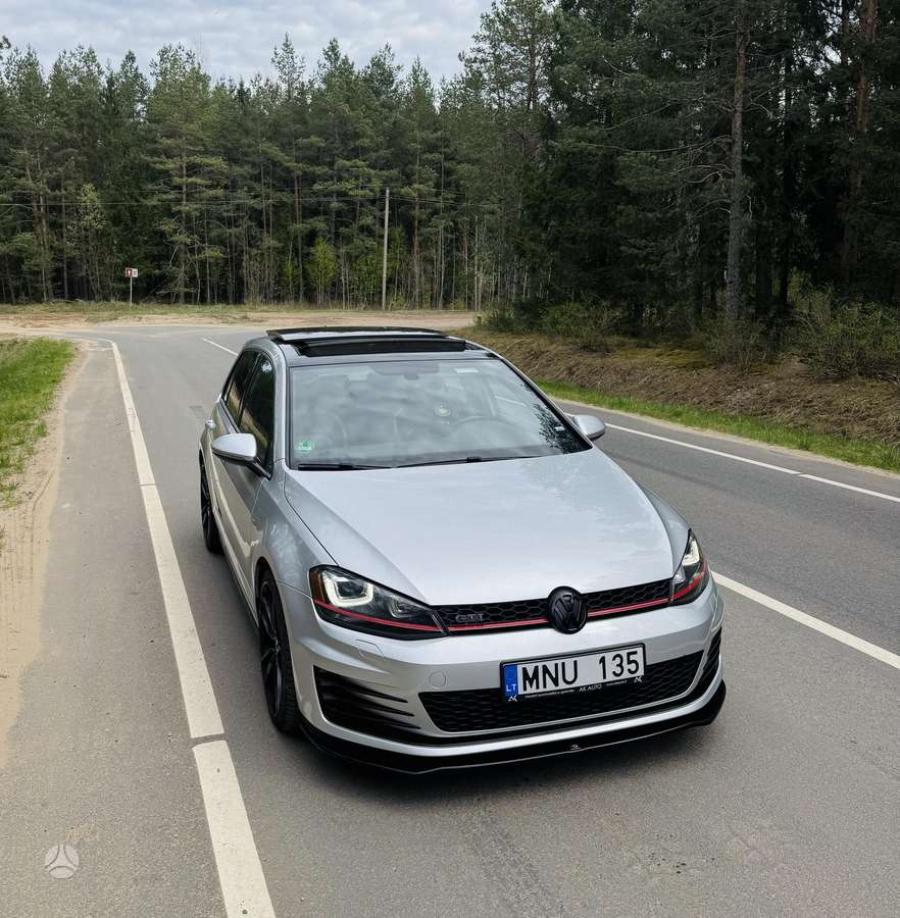 Grey Volkswagen Golf 2017 in Kazlu Ruda, with an engine capacity of 1.98 L and mileage of 125 thousand km for 16499 €, photo 3 on AUTOMOTO.COM.LV