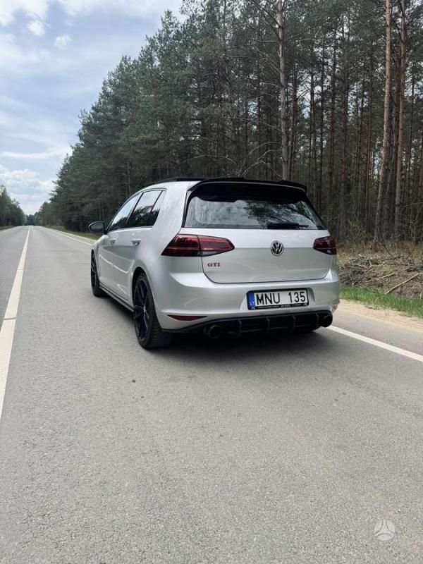 Grey Volkswagen Golf 2017 in Kazlu Ruda, with an engine capacity of 1.98 L and mileage of 125 thousand km for 16499 €, photo 4 on AUTOMOTO.COM.LV