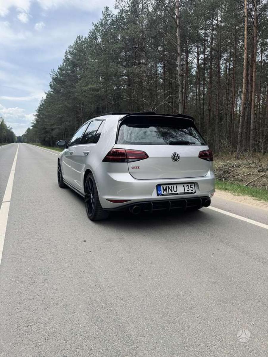 Grey Volkswagen Golf 2017 in Kazlu Ruda, with an engine capacity of 1.98 L and mileage of 125 thousand km for 16499 €, photo 5 on AUTOMOTO.COM.LV
