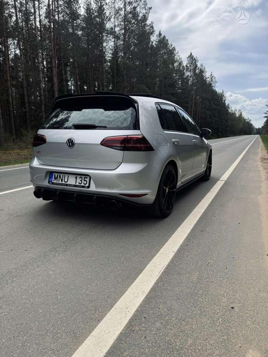 Grey Volkswagen Golf 2017 in Kazlu Ruda, with an engine capacity of 1.98 L and mileage of 125 thousand km for 16499 €, photo 6 on AUTOMOTO.COM.LV