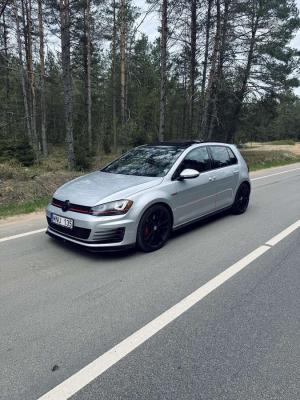 Grey Volkswagen Golf 2017 in Kazlu Ruda, with an engine capacity of 1.98 L and mileage of 125 thousand km for 16499 €, photo 7 on AUTOMOTO.COM.LV