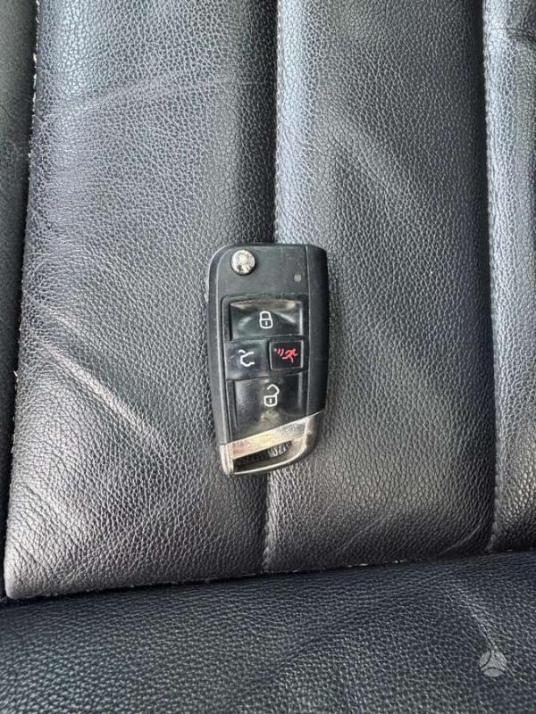 Grey Volkswagen Golf 2017 in Kazlu Ruda, with an engine capacity of 1.98 L and mileage of 125 thousand km for 16499 €, photo 8 on AUTOMOTO.COM.LV