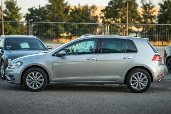 Pelēks Volkswagen Golf 2017 Liepāja, ar dzinēja tilpumu 1.60 L un nobraukumu 104 tūkst. km par 11750 €, foto 2 vietnē AUTOMOTO.COM.LV