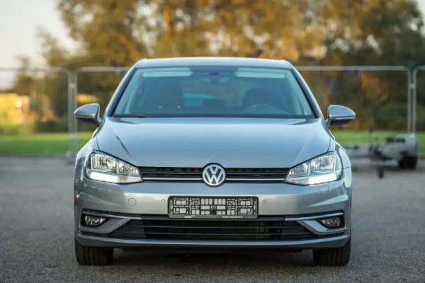 Pelēks Volkswagen Golf 2017 Liepāja, ar dzinēja tilpumu 1.60 L un nobraukumu 104 tūkst. km par 11750 €, foto 8 vietnē AUTOMOTO.COM.LV