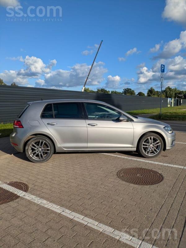 Grey Volkswagen Golf 2017 in Riga, with an engine capacity of 1.40 L and mileage of 131 thousand km for 10500 €, photo 3 on AUTOMOTO.COM.LV