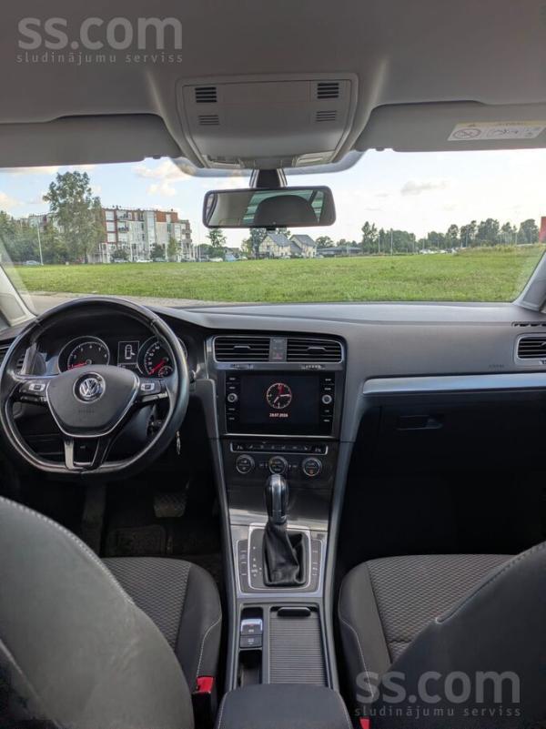 Grey Volkswagen Golf 2017 in Riga, with an engine capacity of 1.40 L and mileage of 131 thousand km for 10500 €, photo 8 on AUTOMOTO.COM.LV