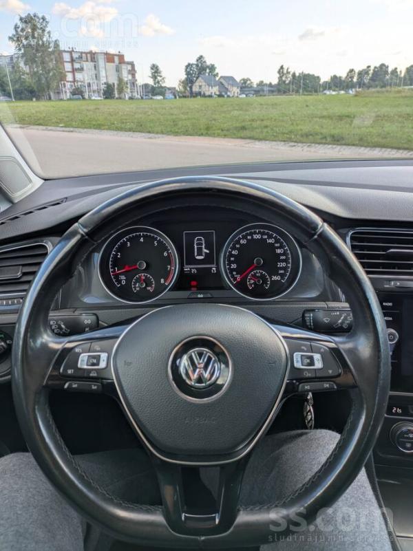 Grey Volkswagen Golf 2017 in Riga, with an engine capacity of 1.40 L and mileage of 131 thousand km for 10500 €, photo 9 on AUTOMOTO.COM.LV