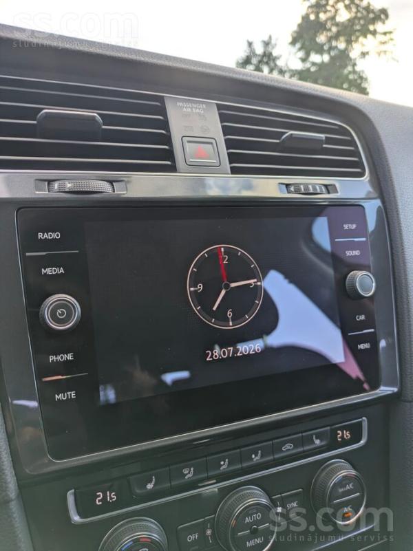 Grey Volkswagen Golf 2017 in Riga, with an engine capacity of 1.40 L and mileage of 131 thousand km for 10500 €, photo 10 on AUTOMOTO.COM.LV