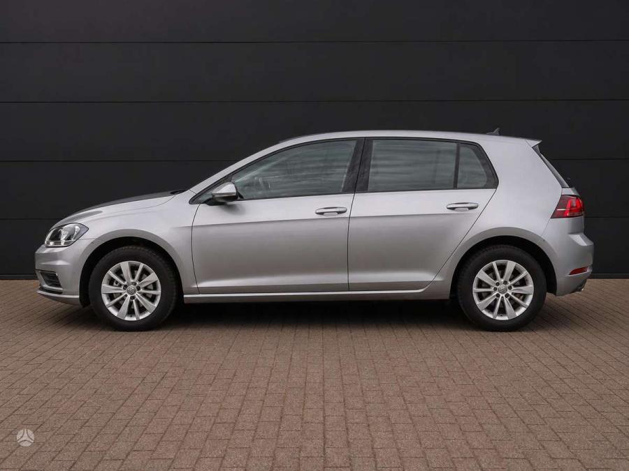 Grey Volkswagen Golf 2017 in Vilnius, with an engine capacity of 1.40 L and mileage of 224 thousand km for 6950 €, photo 3 on AUTOMOTO.COM.LV