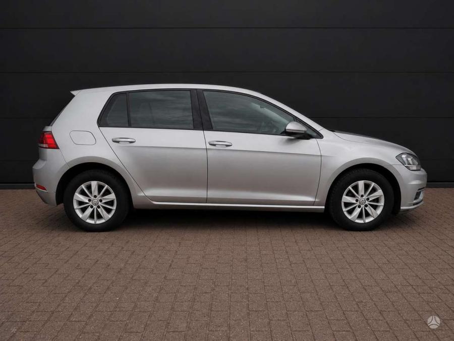 Grey Volkswagen Golf 2017 in Vilnius, with an engine capacity of 1.40 L and mileage of 224 thousand km for 6950 €, photo 5 on AUTOMOTO.COM.LV