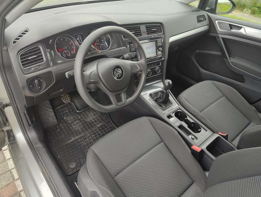 Grey Volkswagen Golf 2017 in Vilnius, with an engine capacity of 1.40 L and mileage of 224 thousand km for 6950 €, photo 6 on AUTOMOTO.COM.LV