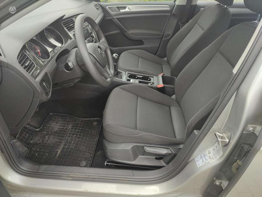 Grey Volkswagen Golf 2017 in Vilnius, with an engine capacity of 1.40 L and mileage of 224 thousand km for 6950 €, photo 7 on AUTOMOTO.COM.LV