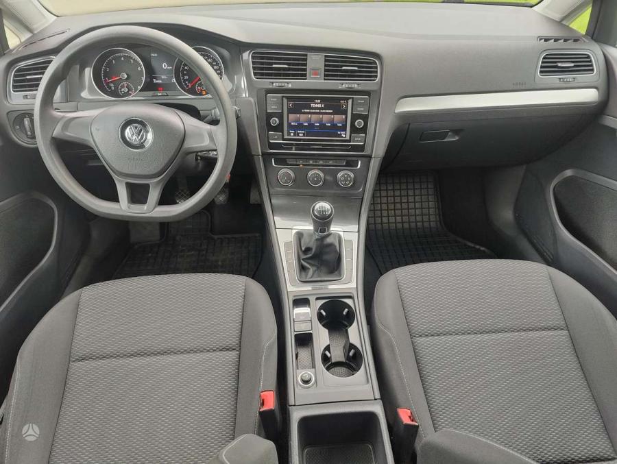 Grey Volkswagen Golf 2017 in Vilnius, with an engine capacity of 1.40 L and mileage of 224 thousand km for 6950 €, photo 8 on AUTOMOTO.COM.LV