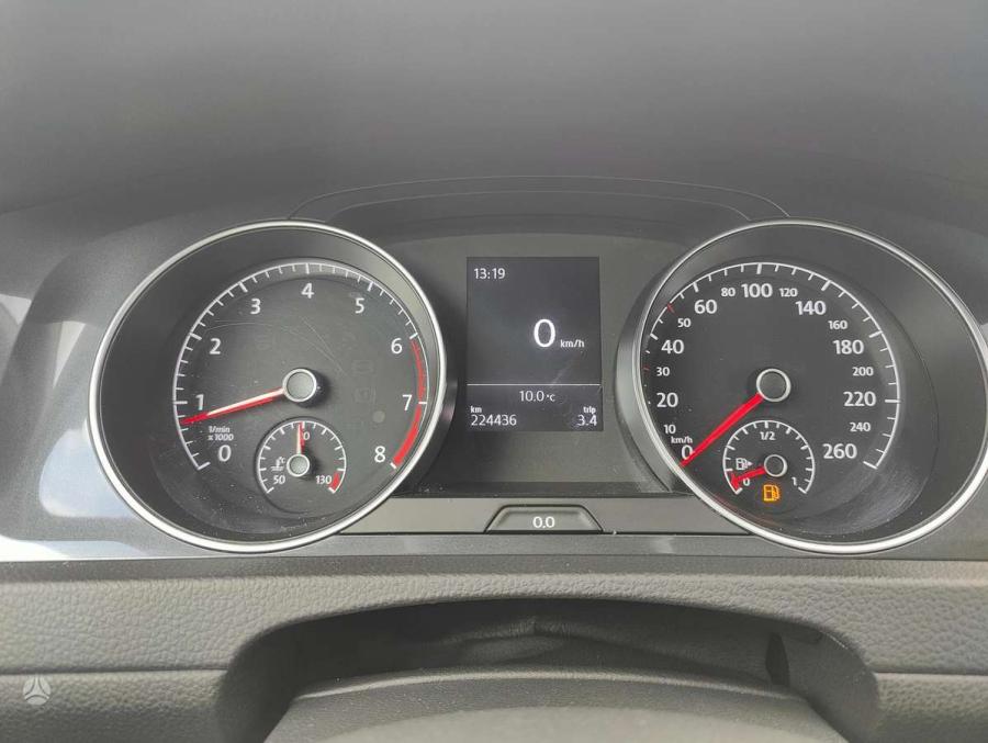 Grey Volkswagen Golf 2017 in Vilnius, with an engine capacity of 1.40 L and mileage of 224 thousand km for 6950 €, photo 10 on AUTOMOTO.COM.LV