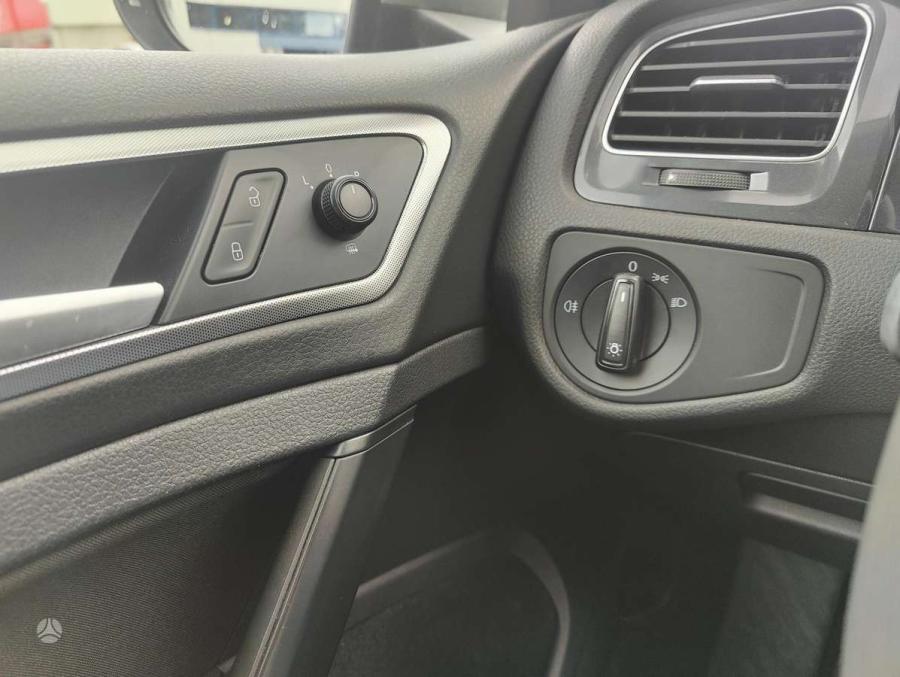 Grey Volkswagen Golf 2017 in Vilnius, with an engine capacity of 1.40 L and mileage of 224 thousand km for 6950 €, photo 11 on AUTOMOTO.COM.LV
