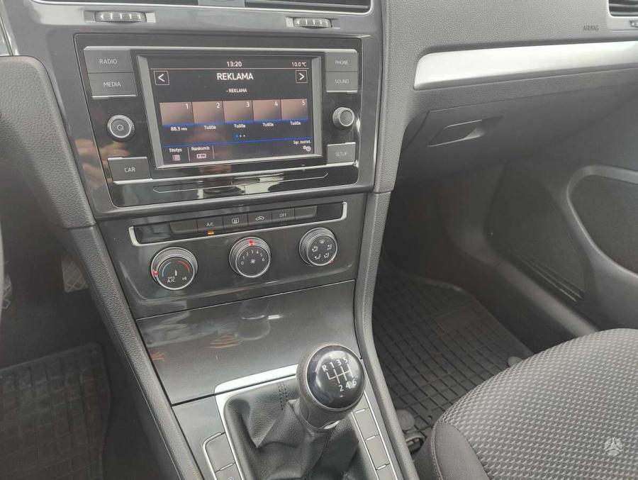 Grey Volkswagen Golf 2017 in Vilnius, with an engine capacity of 1.40 L and mileage of 224 thousand km for 6950 €, photo 12 on AUTOMOTO.COM.LV