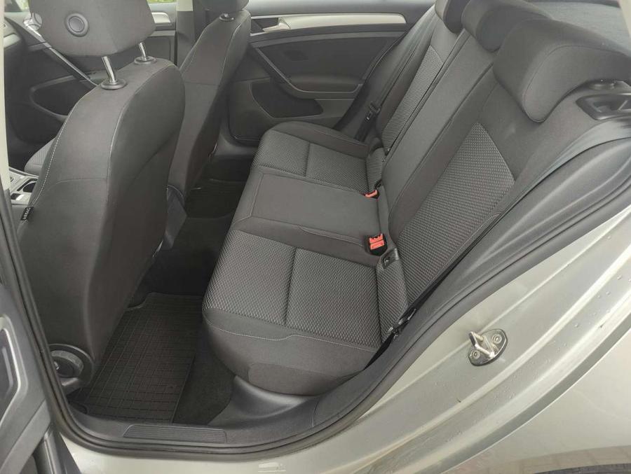 Grey Volkswagen Golf 2017 in Vilnius, with an engine capacity of 1.40 L and mileage of 224 thousand km for 6950 €, photo 13 on AUTOMOTO.COM.LV