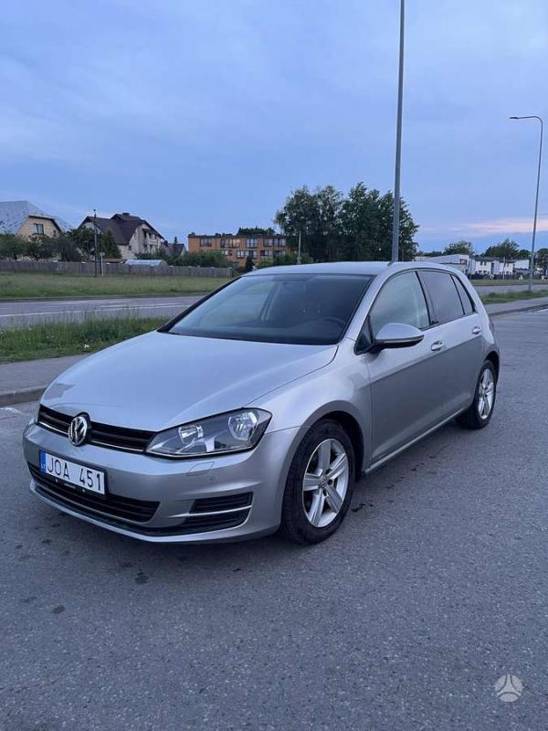 Grey Volkswagen Golf 2017 in Kaunas, with an engine capacity of 1.60 L and mileage of 520 thousand km for 3300 €, photo 1 on AUTOMOTO.COM.LV
