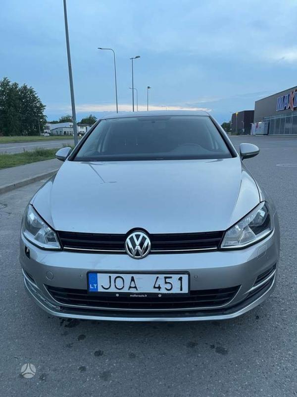 Grey Volkswagen Golf 2017 in Kaunas, with an engine capacity of 1.60 L and mileage of 520 thousand km for 3300 €, photo 3 on AUTOMOTO.COM.LV