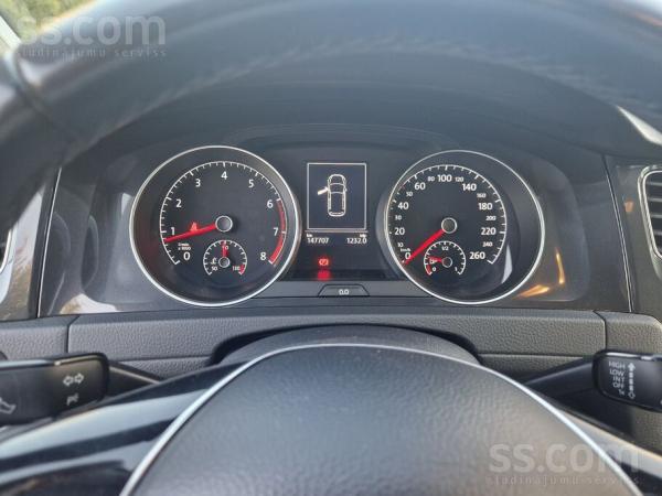 Grey Volkswagen Golf 2017 in Riga, with an engine capacity of 1.40 L and mileage of 148 thousand km for 8999 €, photo 10 on AUTOMOTO.COM.LV