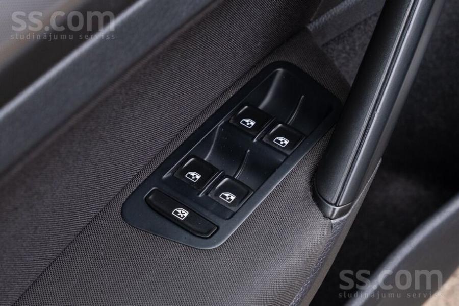Pelēks Volkswagen Golf 2017 Rīga, ar dzinēja tilpumu 1.40 L un nobraukumu 134 tūkst. km par 10950 €, foto 16 vietnē AUTOMOTO.COM.LV