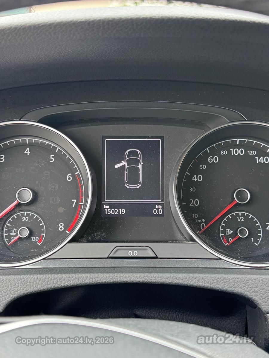 Grey Volkswagen Golf 2017 in Tallinn, with an engine capacity of 1.40 L and mileage of 152 thousand km for 10700 €, photo 17 on AUTOMOTO.COM.LV
