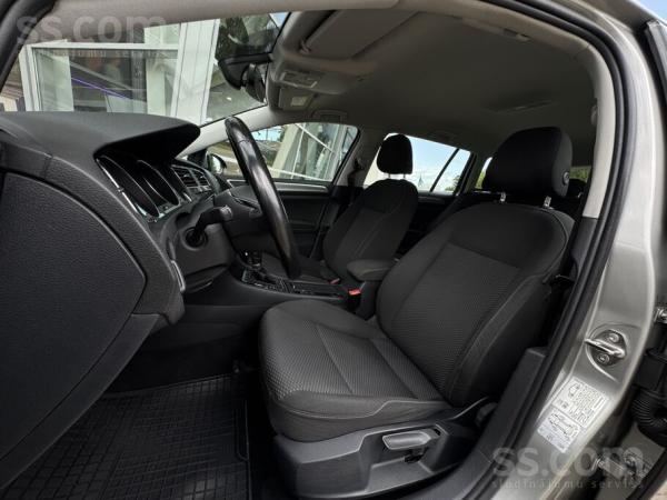 Grey Volkswagen Golf 2018 in Valmiera, with an engine capacity of 1.60 L and mileage of 209 thousand km for 9900 €, photo 8 on AUTOMOTO.COM.LV