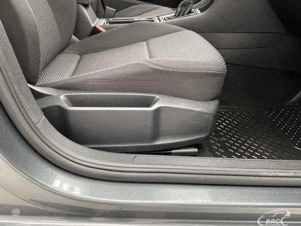 Grey Volkswagen Golf 2018 in Vilnius, with an engine capacity of 1.40 L and mileage of 132 thousand km for 11900 €, photo 7 on AUTOMOTO.COM.LV