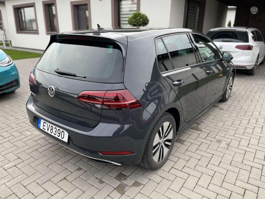 Pelēks Volkswagen Golf 2018 Kauņa, ar dzinēja tilpumu 0.00 L un nobraukumu 97 tūkst. km par 13200 €, foto 3 vietnē AUTOMOTO.COM.LV