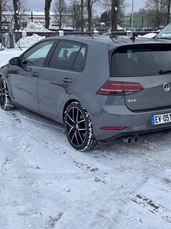 Grey Volkswagen Golf 2018 in Taurage, with an engine capacity of 1.97 L and mileage of 173 thousand km for 14900 €, photo 8 on AUTOMOTO.COM.LV