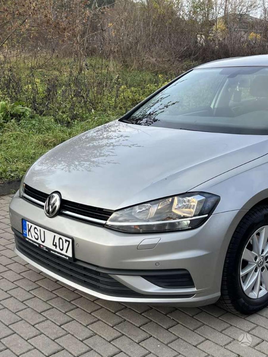 Pelēks Volkswagen Golf 2018 Viļņa, ar dzinēja tilpumu 1.00 L un nobraukumu 75 tūkst. km par 10500 €, foto 2 vietnē AUTOMOTO.COM.LV