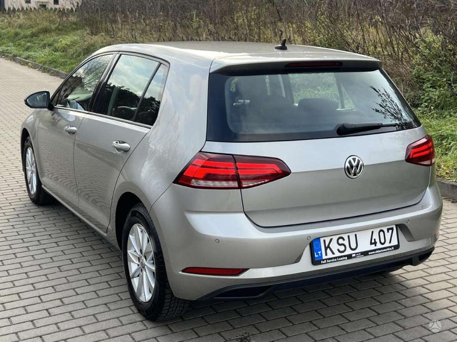 Pelēks Volkswagen Golf 2018 Viļņa, ar dzinēja tilpumu 1.00 L un nobraukumu 75 tūkst. km par 10500 €, foto 3 vietnē AUTOMOTO.COM.LV
