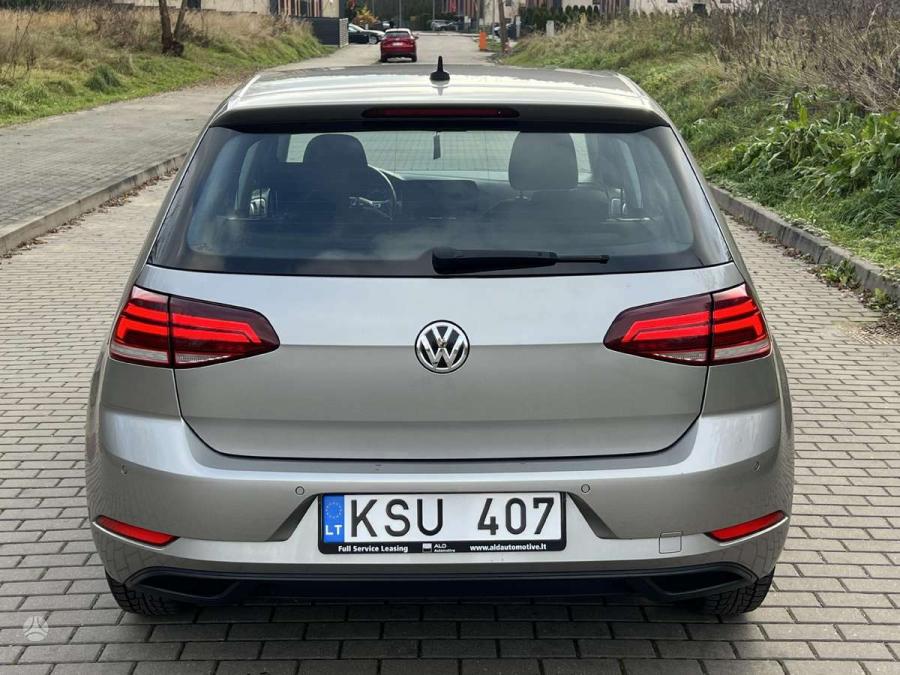 Pelēks Volkswagen Golf 2018 Viļņa, ar dzinēja tilpumu 1.00 L un nobraukumu 75 tūkst. km par 10500 €, foto 4 vietnē AUTOMOTO.COM.LV