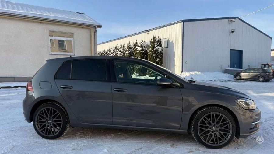 Grey Volkswagen Golf 2018 in Kaunas, with an engine capacity of 1.97 L and mileage of 180 thousand km for 12500 €, photo 4 on AUTOMOTO.COM.LV