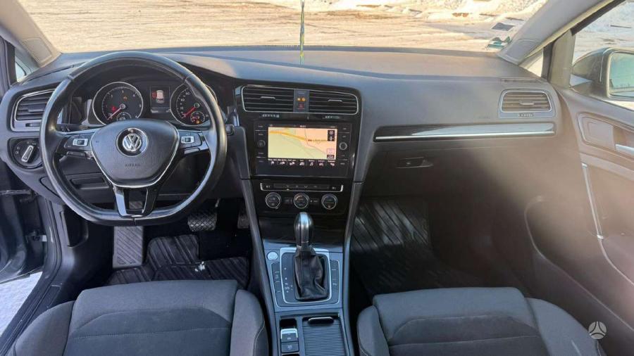 Grey Volkswagen Golf 2018 in Kaunas, with an engine capacity of 1.97 L and mileage of 180 thousand km for 12500 €, photo 16 on AUTOMOTO.COM.LV